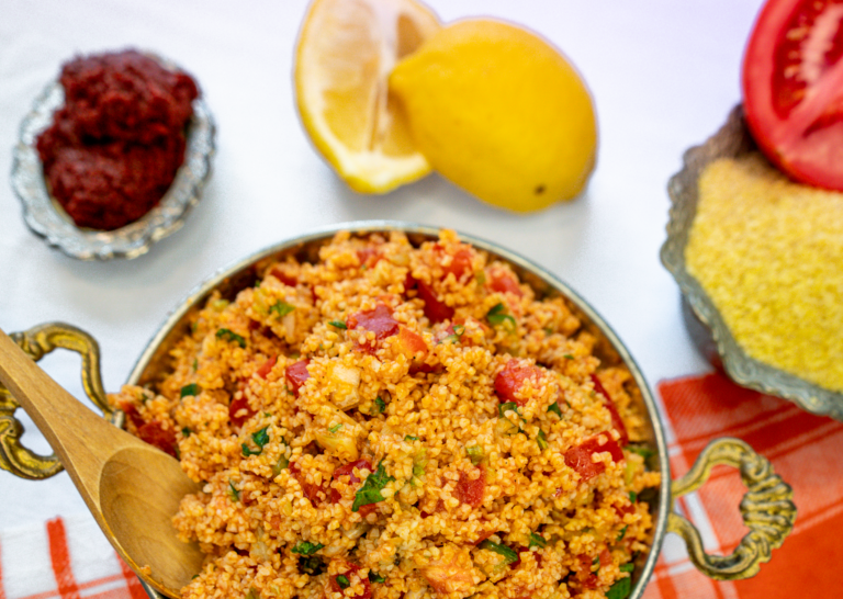 Opskrift: Tyrkisk bulgur salat - Kisir • Alanya.Dk - Den store guide ...